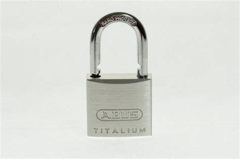 무료 이미지 금속 성 닫기 맹꽁이 자물쇠 꼭지 놋쇠 닫은 잠그다 캐핑 끄다 확실한 잠글 수있는 도난 방지 보안 잠금 장치 하드웨어 액세서리