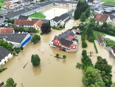 Nach Unwetter und Starkregen Überschwemmungen in Österreich und