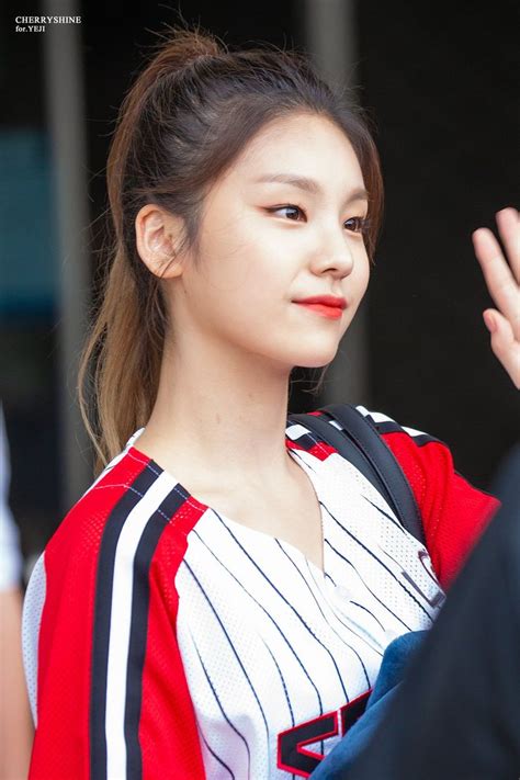 CHERRYSHINE On Twitter Itzy Korean Girl Groups How To Show Love