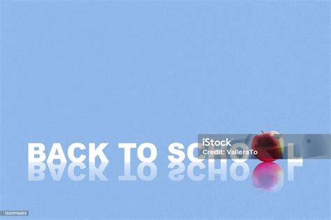 학교로 돌아갑니다 파란색 배경의 단어입니다 사과 반사 공간을 복사합니다 학교 배경 교육 배경 개념에 대한 스톡 벡터 아트 및