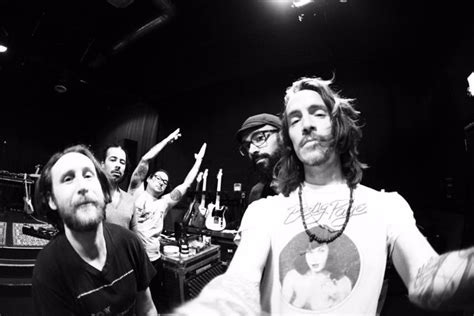 Incubus regresan con nuevo disco que incluye colaboración de Skrillex