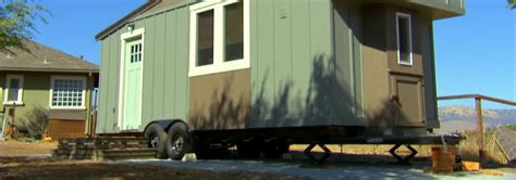 Watch Tiny House Hunters S04e08 Freedom In Going Tiny Free Tv