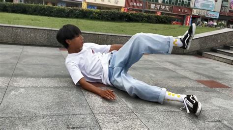 滑板摔初学大山谷图库