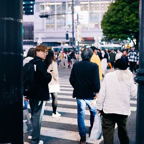 29 每年生日總係特別多野諗只係每次都無選擇分享出尼唱歌到依家十幾年好多時都會進入左一個自我否定嘅階段 人大左就係越尼越多野煩壓力