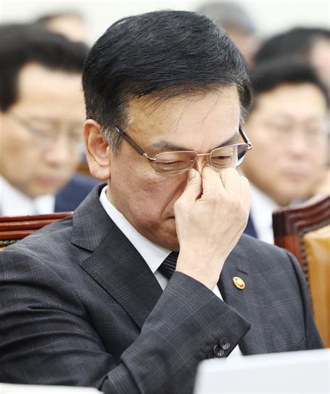 30조 세수 펑크 때우려 ‘외환 방파제 또 허문다