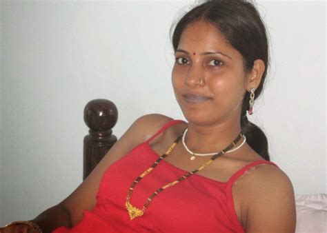 Desi Aunties Wearing Sleeveless Blouse April 2014