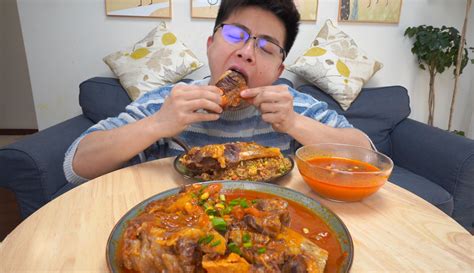 几个番茄炖点牛肋排，再来碗蛋炒饭，最近得吃点清淡的 小弟萝卜呀 小弟萝卜呀 哔哩哔哩视频