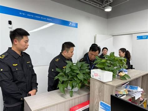 重庆市监局已到场调查“啄木鸟” 曝光维修乱象引发关注中华网
