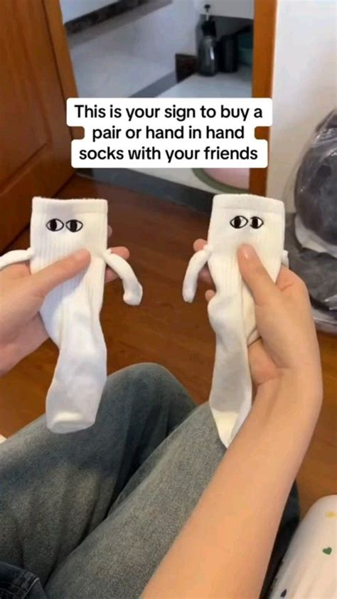 Smilelife 2 Pairs Magnetic Holding Hands Socks Funny Gifts For Couples
