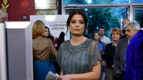 Александра Сърчаджиева Когато казах на дъщеря си че баща ѝ е станал звездичка тя искаше да