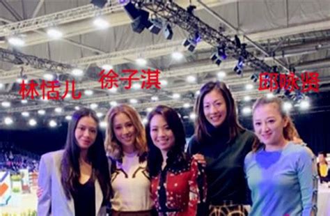 徐子淇陪富豪老公出席活动，与一众香港顶级名媛同框气质最佳