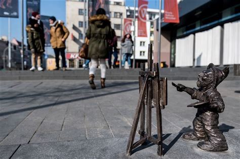 화가 반 고흐 난쟁이 폴란드 브로츠와프 거리에 등장 한국일보