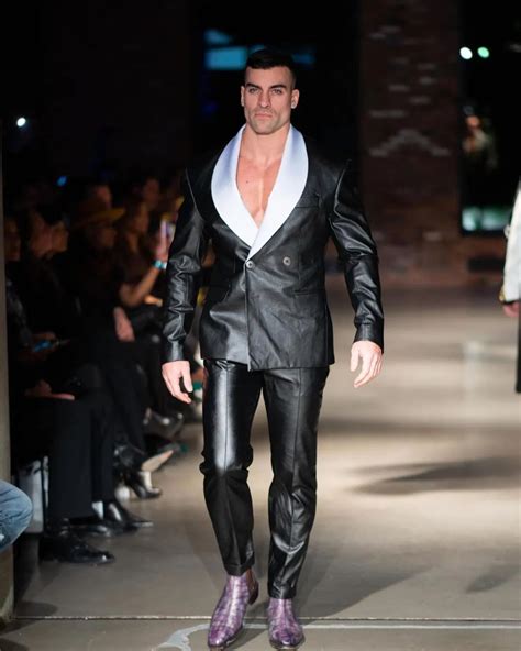 Holding Carrie Bradshaw Muscular Male Model Top Male Model In France