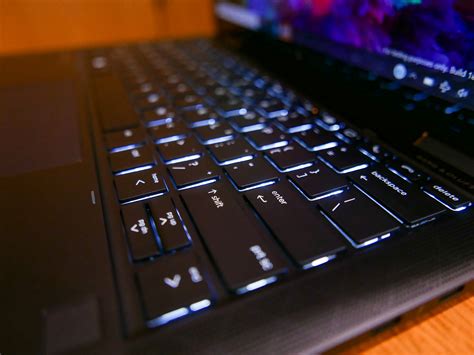 Hands On Hp Elite Dragonfly Convertible Laptop Weighs Under 1kg