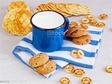 Mug 우유 및 쿠키 0명에 대한 스톡 사진 및 기타 이미지 0명 건강한 식생활 마실 것 Istock