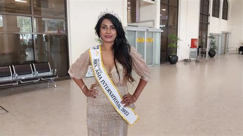 ආසියාවේ සිරියාවන්තම විවාහක රූ රැජිණ කිරුළ දිනූ සංජීවනී මව්බිමට ඡායාරූප Dasatha Lanka News