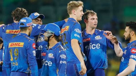 Mi Vs Rcb Pitch Report वानखेडे में होगी रनों की बरसात जानिए कैसा