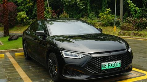 比亚迪汉也能跑山劈弯？新增云辇 C，操控乐趣真的升级了 新浪汽车