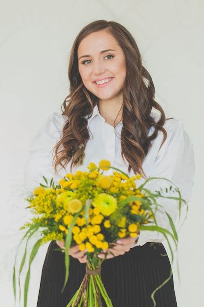 Premium Photo Happy Pretty Woman Holding Yellow Flowers Bouquet On