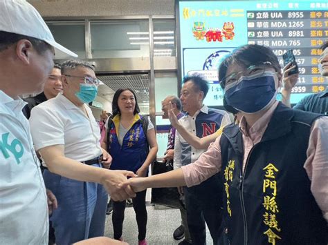 你累了嗎？柯文哲出席民眾黨金門黨部活動頻打盹 台灣即時 台灣 世界新聞網