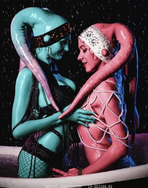 Foto De Twilek Sisters Bathe Together Foto De Twilek Sisters Bathe Together