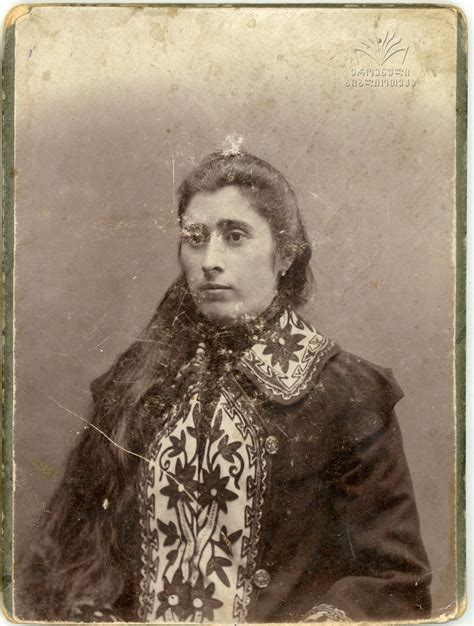 Iverieli ახალგაზრდა ქალი