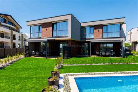 Бургас Ново Луксозна къща с 3 спални в затворен комплекс с басейн в самия кв Сарафово Двуетажна