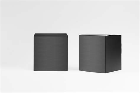 方形黑紙盒側面正面為白色背景包裝範本產品品牌標識廣告展示設計 照片檔及更多 一個物體 照片 一個物體 企業 側視 Istock