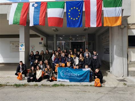 УЧЕНИЦИ И УЧИТЕЛИ ОТ ВАРНЕНСКОТО СУ „ПЕЙО ЯВОРОВ“ ПОСЕТИХА СИЦИЛИЯ ПО ЕВРОПРОЕКТ Eufunds