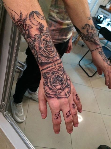 Autorskie wzory tatuaży The White Rabbit tattoo