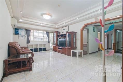 親水麗晶花園三房 前後陽台，3面採光，近親水步道 新北市新莊區自信街 麗晶花園廣場 住宅大樓住宅區 整層住家出售 永慶