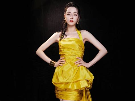 迪丽热巴多年前的照片，妥妥的无整容脸！迪丽热巴照片
