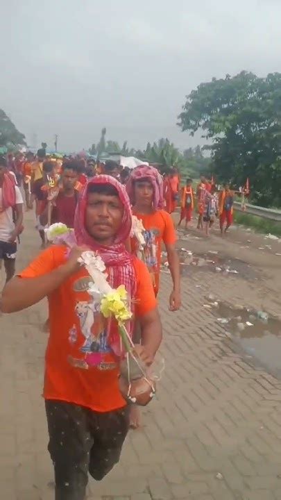তারকেশ্বর বাবার মাথায় জল ঢালতে যাওয়ার মুহূর্তে 🙏🙏 Youtube