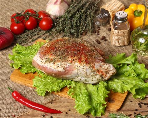 Купить Буженина из свинины в Санкт-Петербурге недорого!