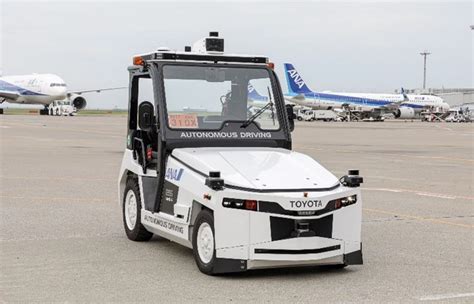 ANAと豊田自動織機国内空港初のトラクター無人運転 羽田で試験運用25年実用化へ