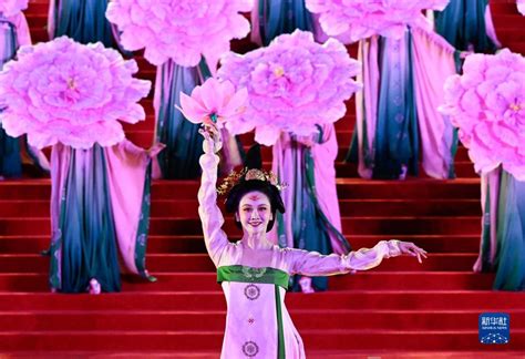 中国 中亚峰会 中亚五国元首夫妇出席欢迎仪式 新华网