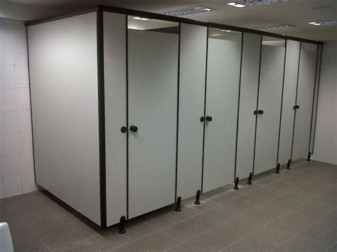 5 Kejadian Konyol Sobat Misqueen Ketika Masuk Toilet Mewah Bingung