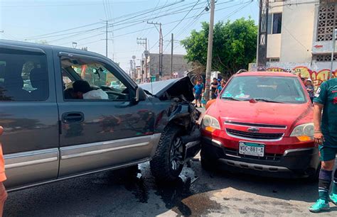 Dos Lesionados Deja Choque Entre Camionetas › San Luis Hoy