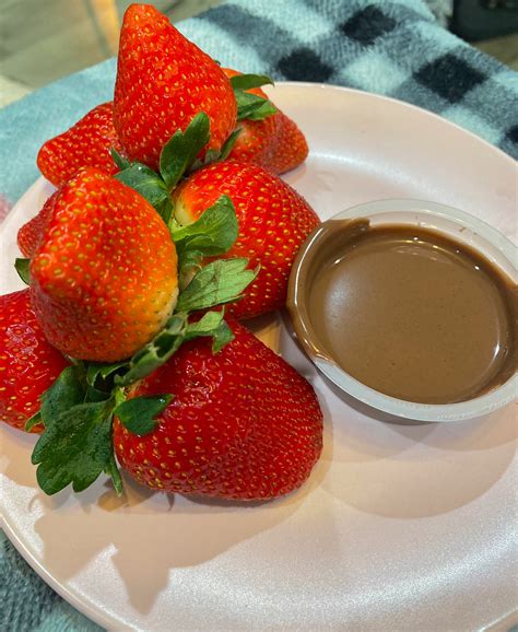 Tia Fuckin Cyrus On Twitter Enjoying A Late Night Snack😋🍓🍫🍓 T