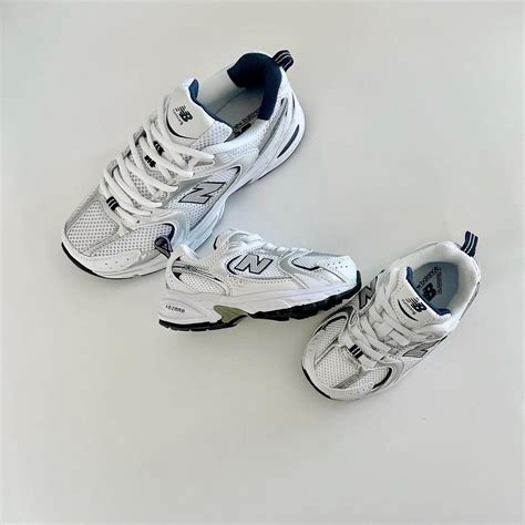 여울마켓🥨🧵 운동화중에선 가장 인기많아용 🔥🔥 봄이 다가와서 그런가봐용 ☑️dm주문 뉴530 본문 확인하신 후 사이즈와 컬러 선택해서 Dm 주시면 됩니다 각자