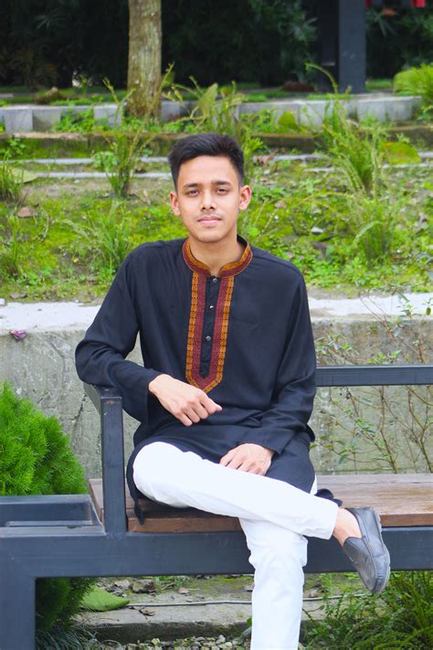 Mahfuz Moon Medium