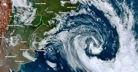 Frente fria chega ao RJ alerta para ventos fortes de até 80 km h