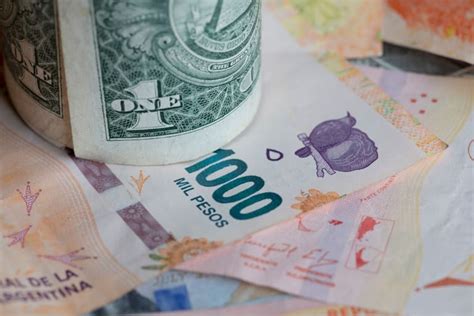 El Peso Argentino Cierra El Año Como La Segunda Moneda Más Devaluada
