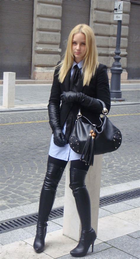 Pin On Fashion Style Women With Gloves