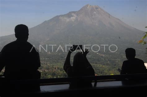 GUGURAN AWAN PANAS GUNUNG MERAPI ANTARA Foto