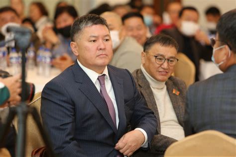 ЕРӨНХИЙЛӨГЧИЙН ДҮҮ УХНААГИЙН ОТГОНБАЯР ЗҮҮН БҮСЭД НЭР ДЭВШИХ ЭРХЭЭ АВЛАА