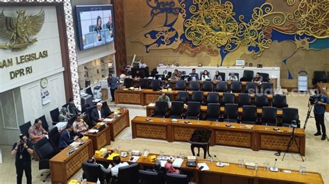 Baleg DPR Dadakan Gelar Rapat Revisi UU Pilkada Mau Anulir Putusan MK