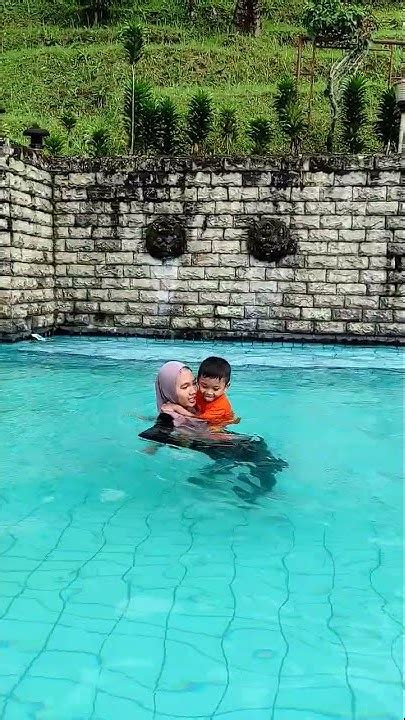 Ngajarin Ade Renang - YouTube