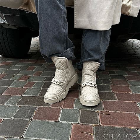 ЖІНОЧЕ • ЧОЛОВІЧЕ • ВЗУТТЯ • СУМКИ • ДОГЛЯД ЗА ВЗУТТЯМ Універсальна жіноча сумка яка підійде