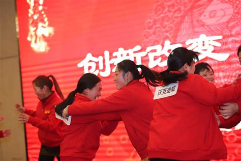 公司年会搞笑舞蹈沃克迪威教你玩转年会！ 丫空间